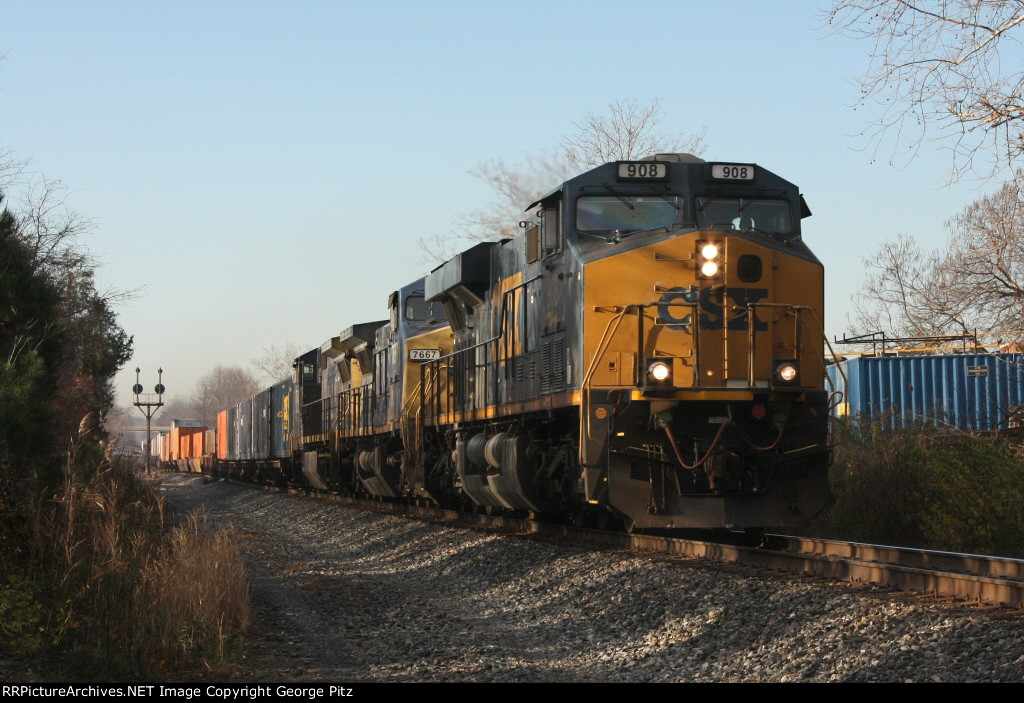 CSX train Q032
